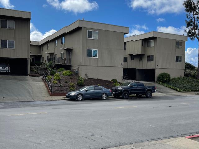 907 Acosta Plaza