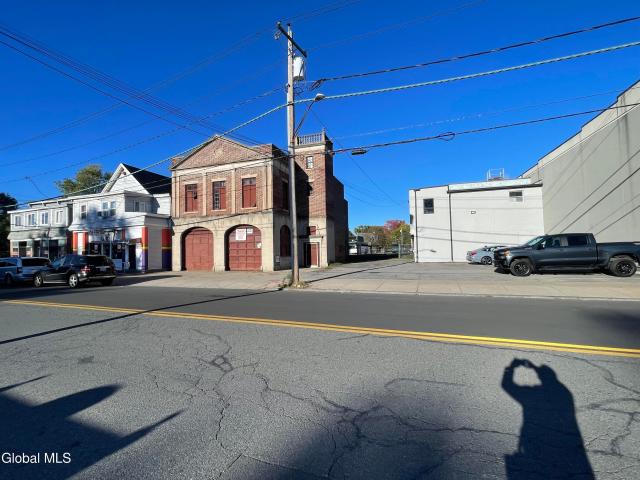 907 Albany Street