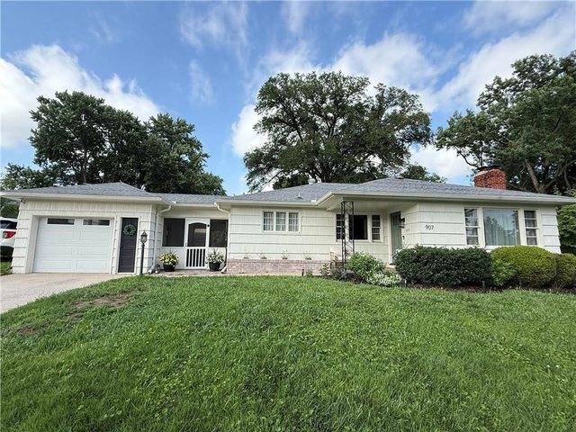907 Ashland Ct, Saint Joseph, MO 64506