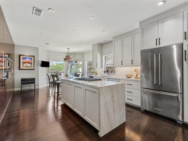 907 Grand Oaks Circle