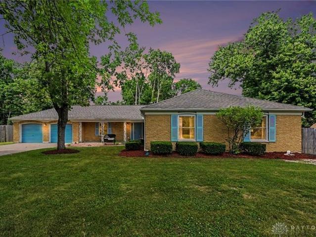 907 Debbie Ct, Clayton, OH 45415