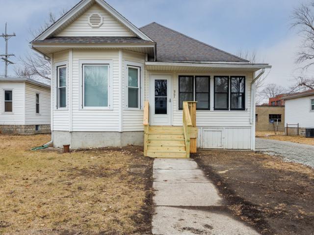 907 E Madison St, Pontiac, IL 61764 | MLS #12574 | Compass