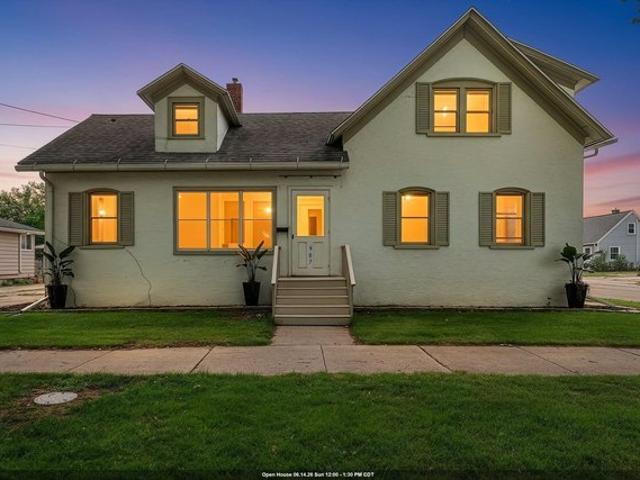 907 Elmore St, Green Bay, WI 54303