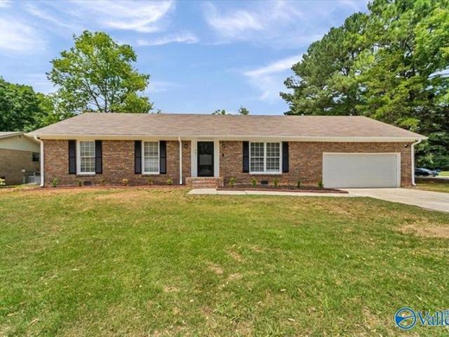 907 Flora Cir SE, Huntsville, AL 35802