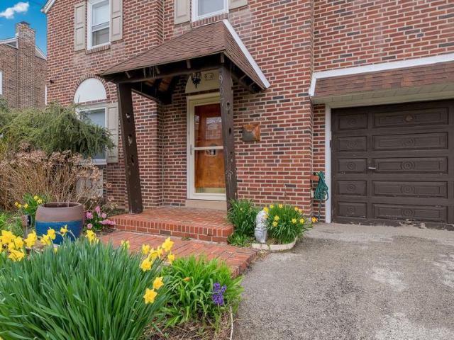 907 Kenwood Road