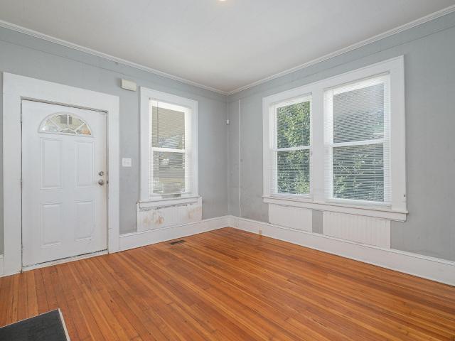 907 Holloway Street