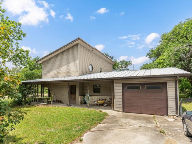 907 Horace Howard Dr