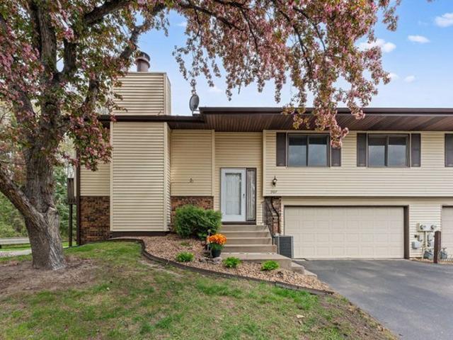 907 Heritage Ct W, Vadnais Heights, MN 55127