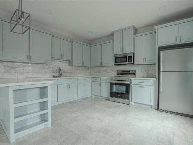 907 Hidden Hills Street 1