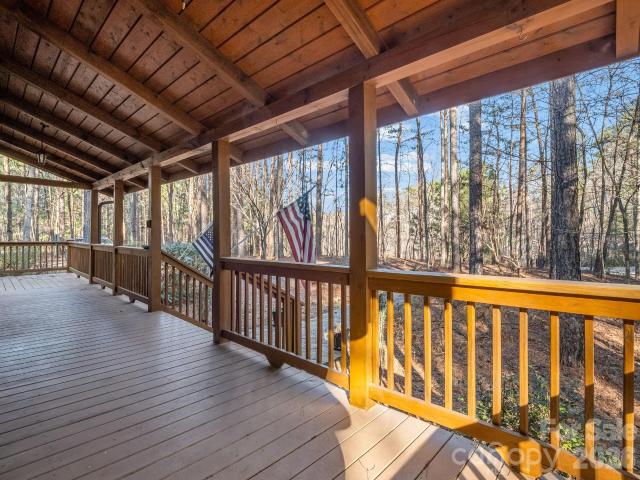 907 Hidden Lake Parkway