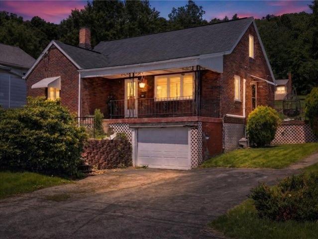 907 Hubert Ave, Northern Cambria, PA 15714