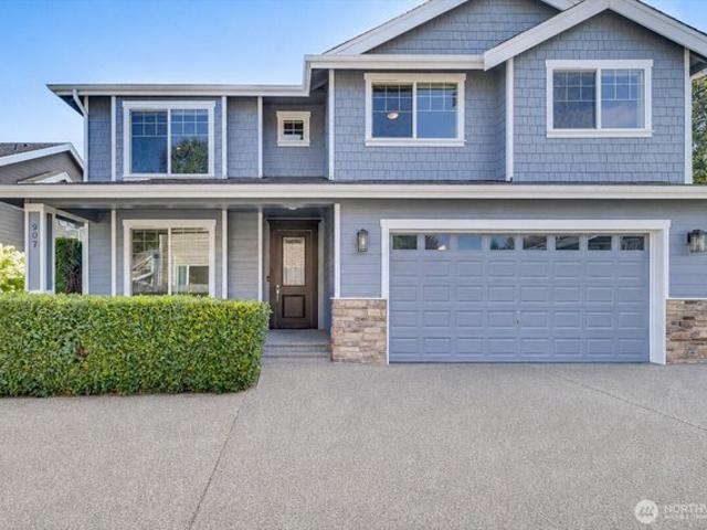 907 Ilwaco Pl NE, Renton, WA 98059