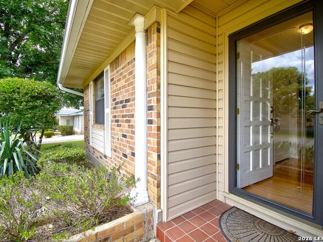 907 Lake Dr