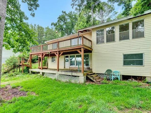 907 Lakeshore Dr, Cross Hill, SC 29332