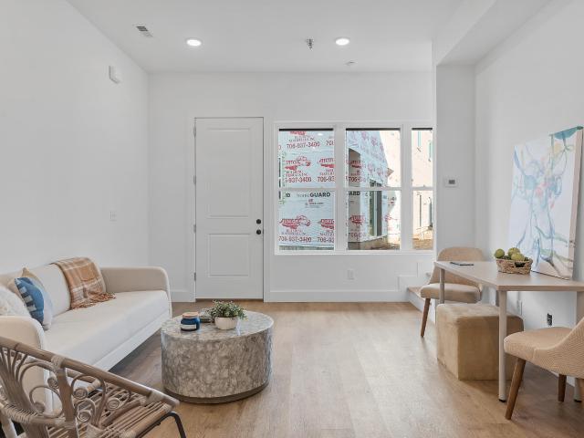 907 Montague Place