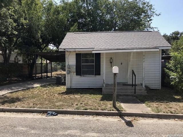 907 Martin St, Pleasanton, TX 78064