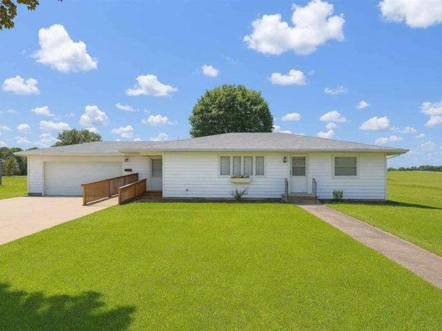 907 McKinley Ave, Lowden, IA 52255