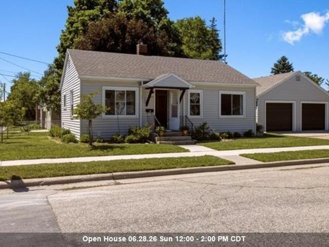 907 N 7th Ave, Sturgeon Bay, WI 54235