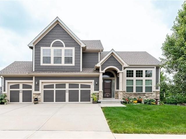 907 N Cottonwood Ave, Kearney, MO 64060