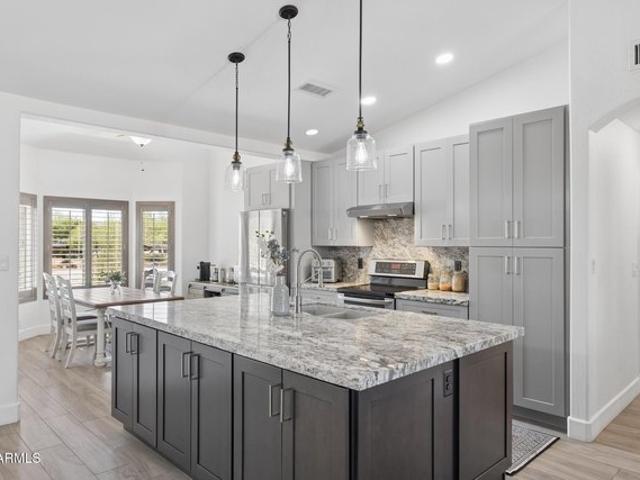 907 N Mountain Rd, Mesa, AZ 85207