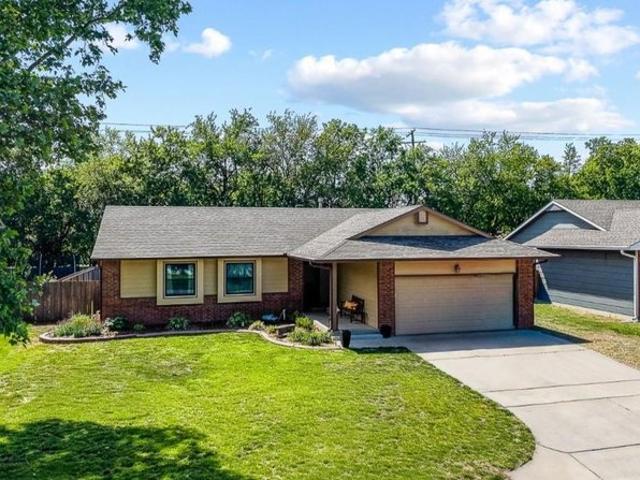 907 N Pine Grove St, Wichita, KS 67212