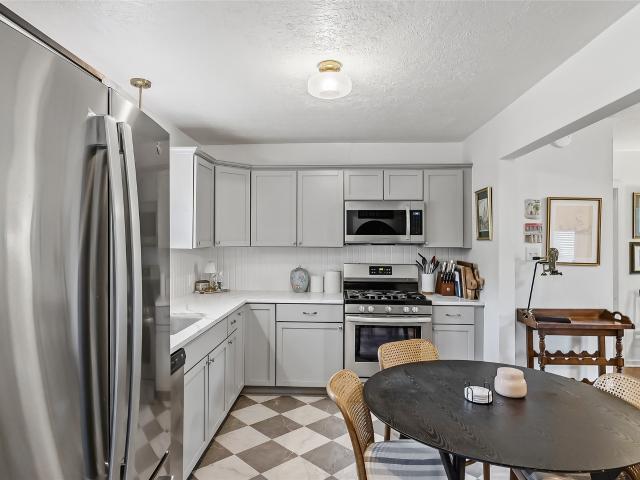 907 North Avenue