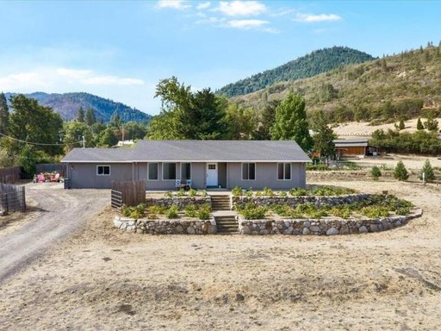 907 Neil Creek Rd, Ashland, OR 97520