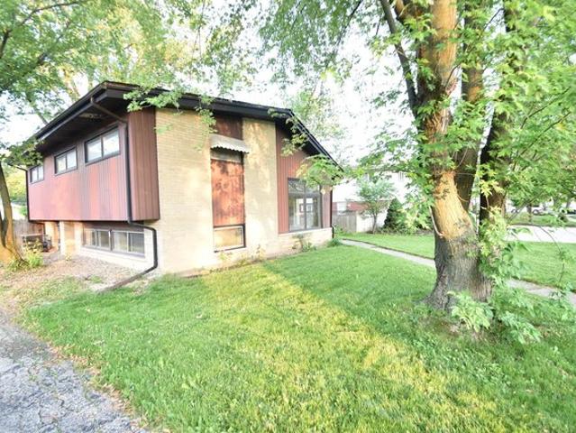907 S Elmhurst Rd, Mount Prospect, IL 60056