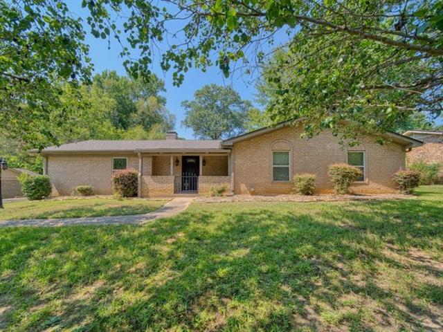 907 Sequoyah Ln, Longview, TX 75605