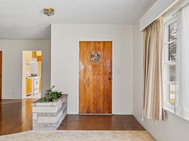 907 W 12th Street