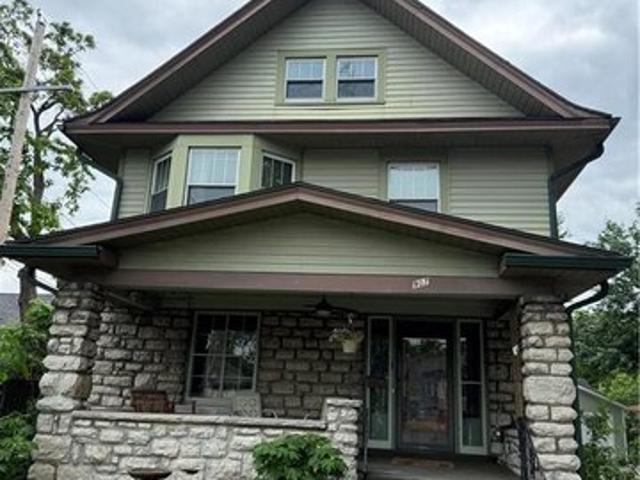 907 W 32nd St, Kansas City, MO 64111