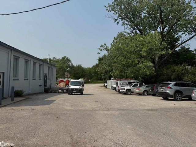 907 W Burlington Avenue