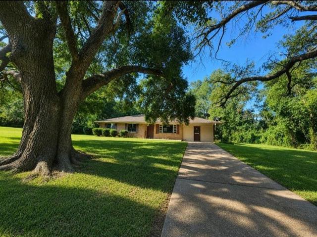 907 W Hinton Ave, Lumberton, MS 39455