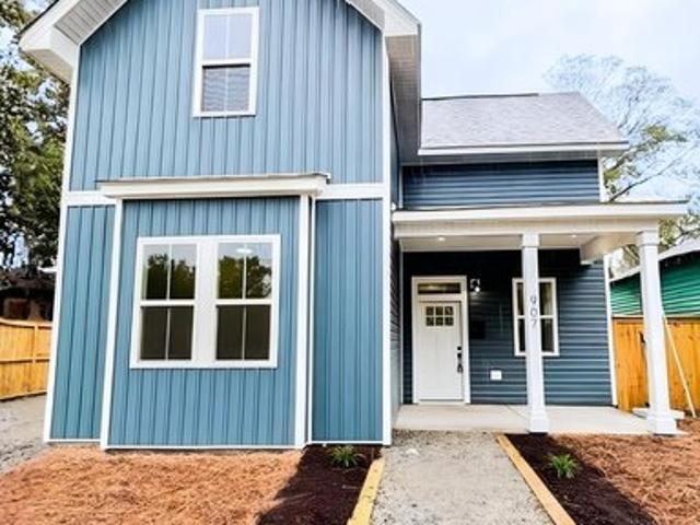 907 Wooster St, Wilmington, NC 28401