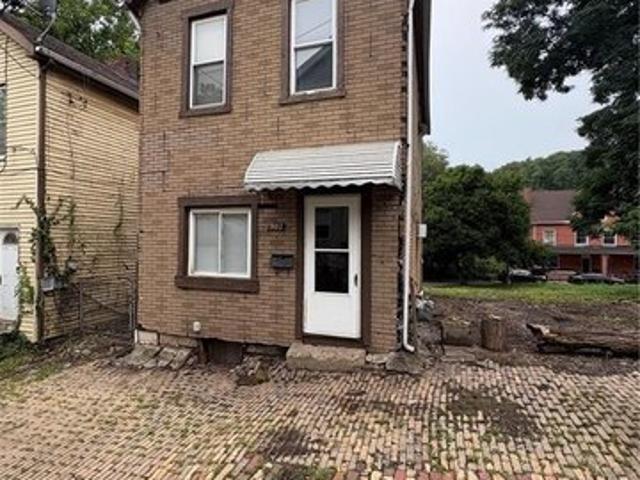907 Walnut St, Braddock, PA 15104