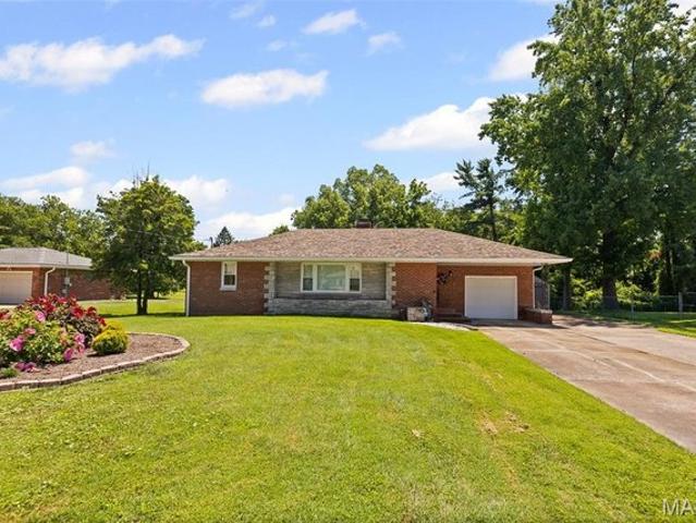 907 Taylor Ave, Godfrey, IL 62035