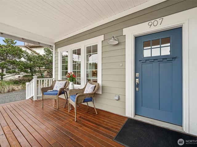 907 Tall Ships Court SW