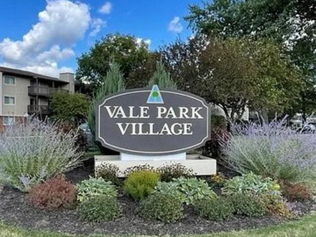 907 Vale Park Rd, Valparaiso, IN 46383