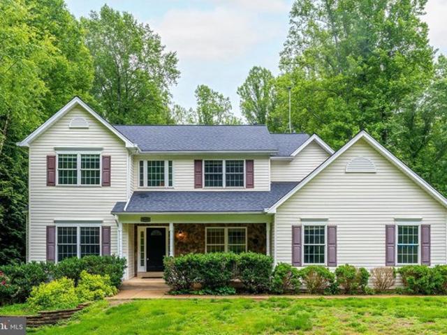 9085 Groundhog Ln, Marshall, VA 20115
