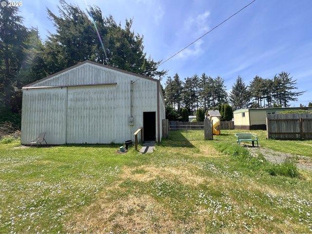 90884 Hollywood Ln, Coos Bay, OR 97420