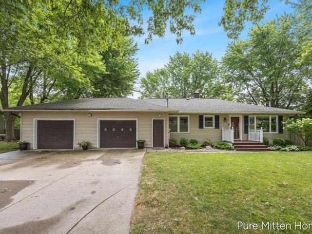 9088 Summit Ave NE, Rockford, MI 49341