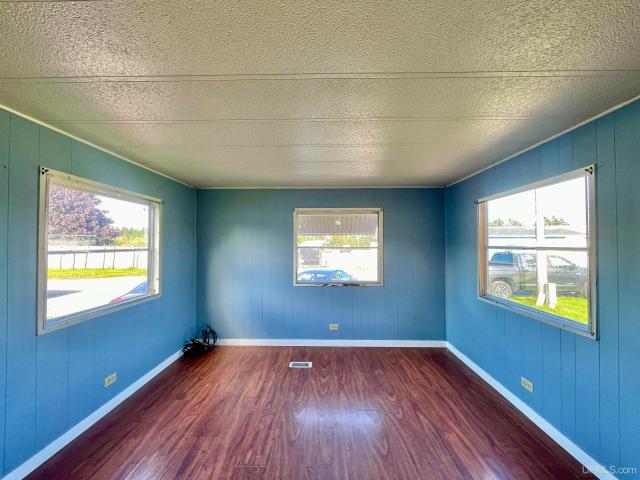 908 1/2 Arbutus #4 Avenue