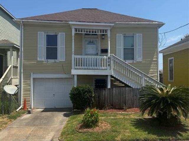 908 34th St, Galveston, TX 77550