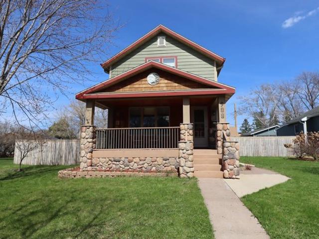 908 6th Ave W, Ashland, WI 54806
