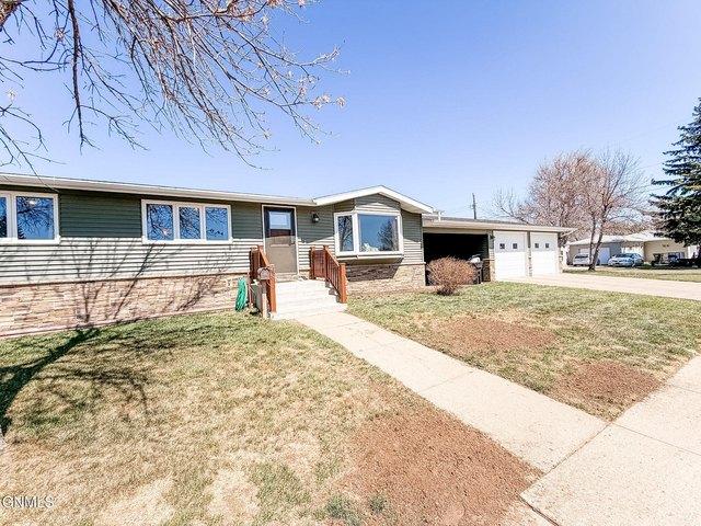 908 6th St W, Williston, ND 58801