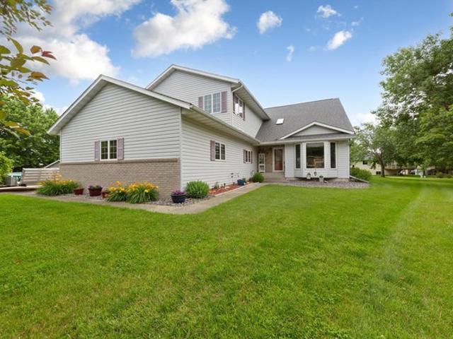 908 9th St SE, Waseca, MN 56093