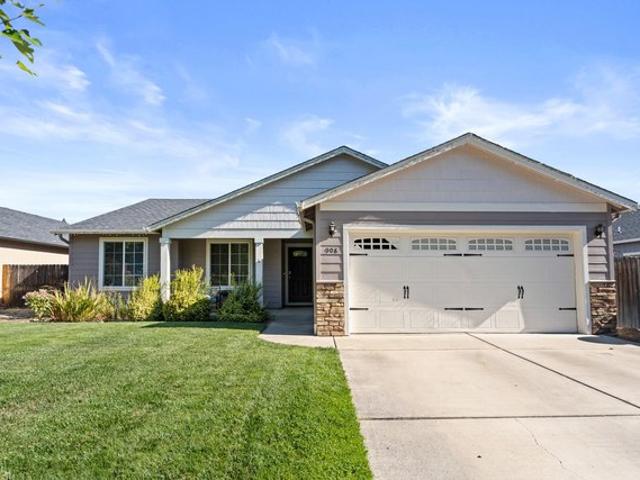 908 Archer Dr, Medford, OR 97501