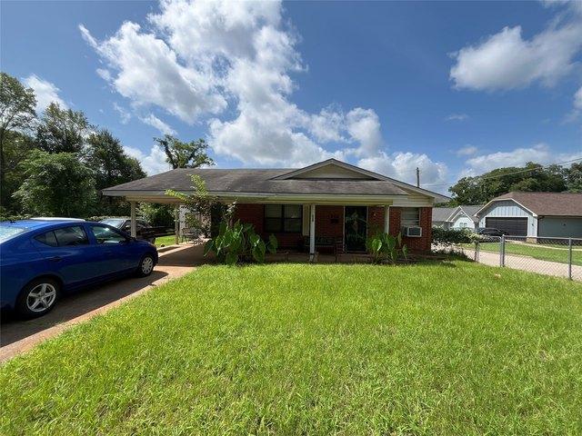 908 Birch St, Palestine, TX 75801