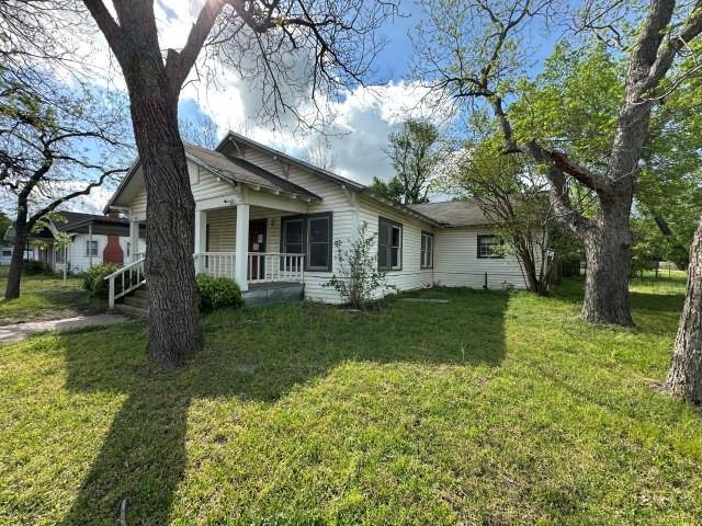 908 E Titus St, Mexia, TX 76667 | MLS #21243 | Compass