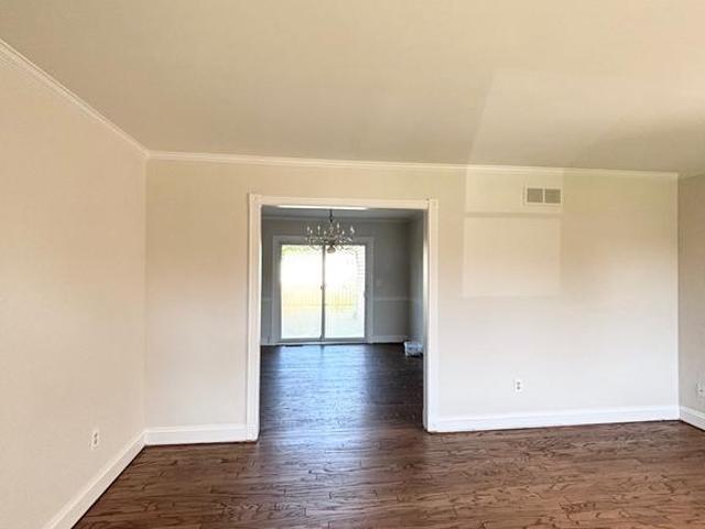 908 E Broadway